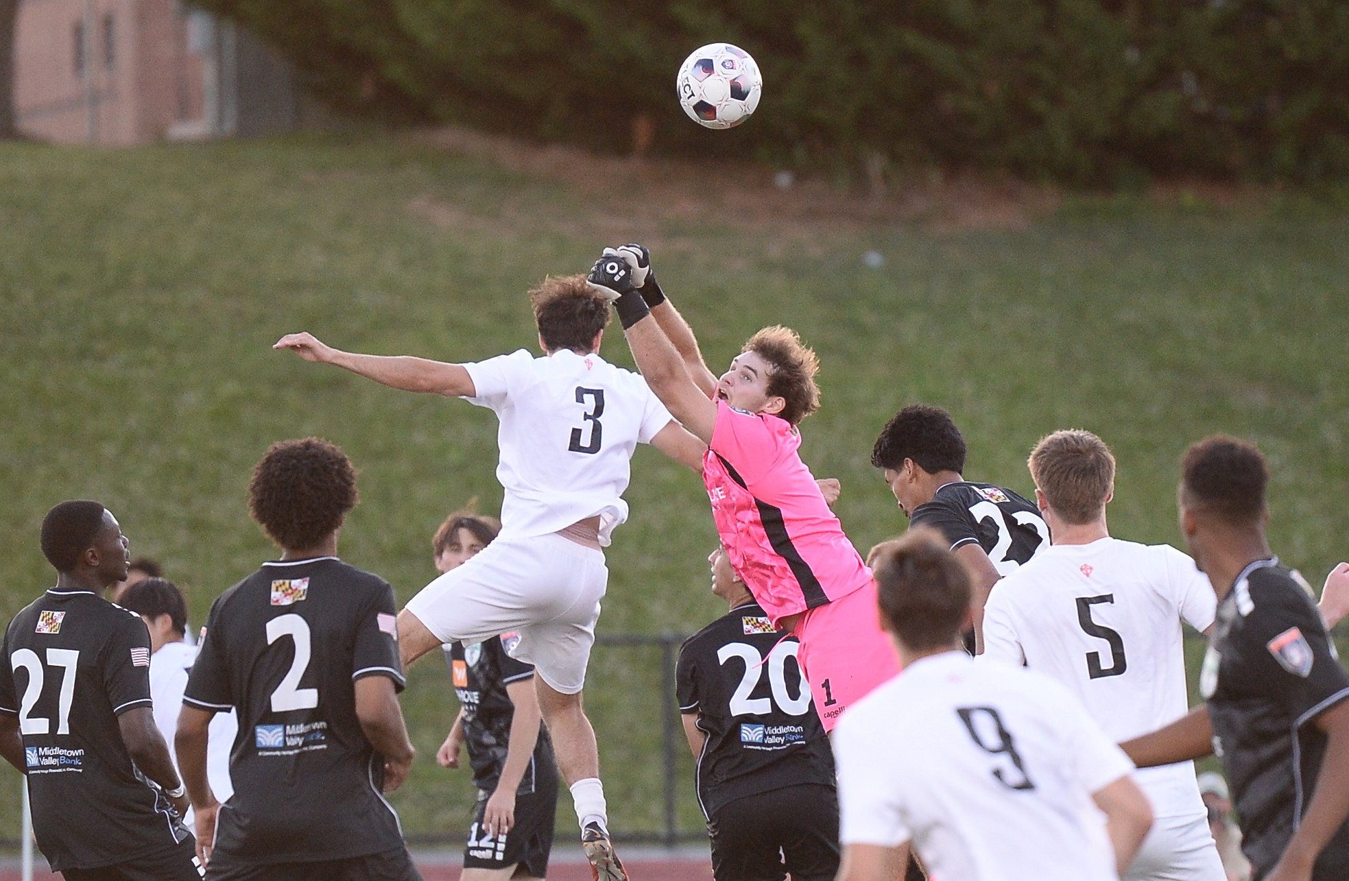Hub City hangs with conference leader before second-half surge ...